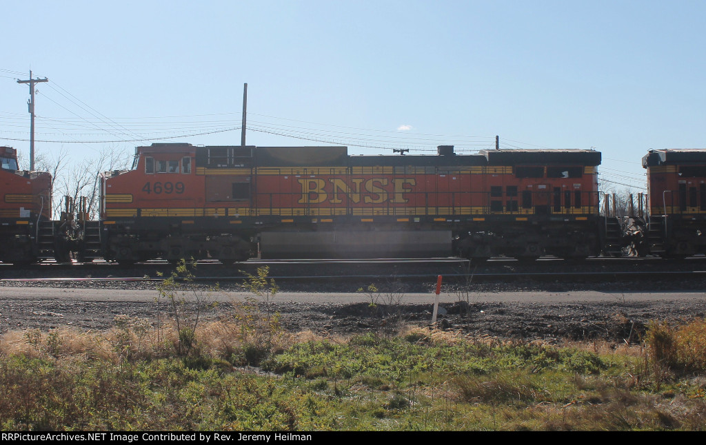 BNSF 4699 (1)